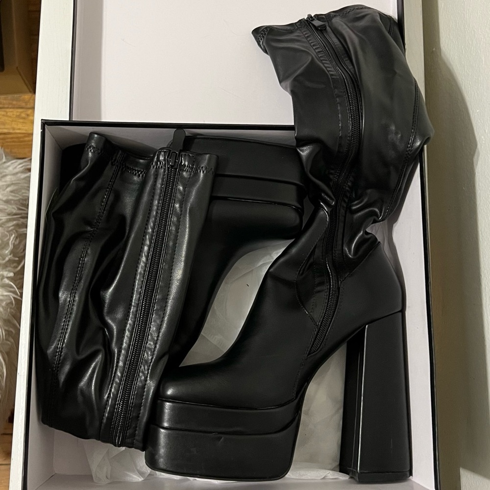 Azalea Wang Maxine Chunky Stretch Boot - Gem